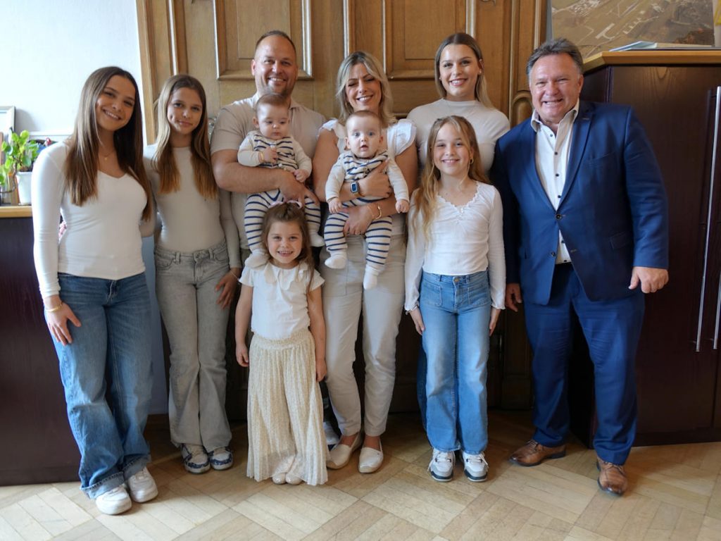 Oberbürgermeister Stefan Bosse überreicht Patenschafts-Urkunde des ...